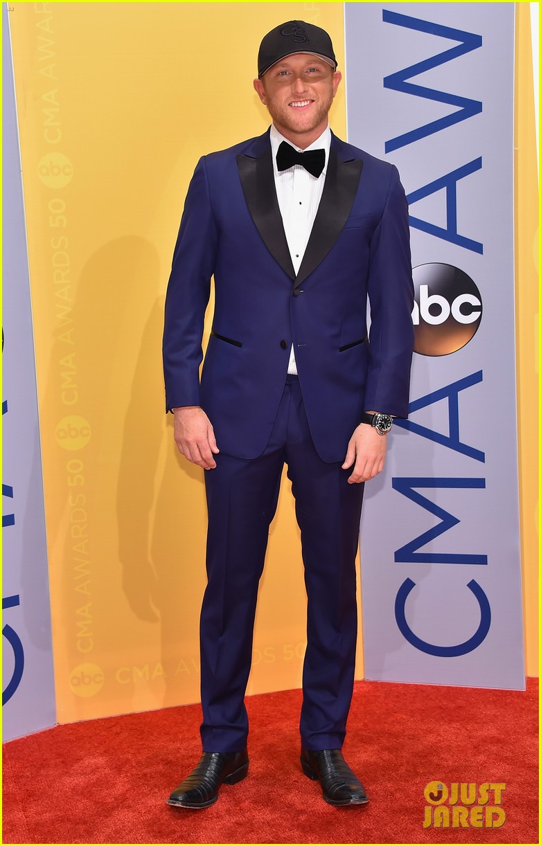Dierks Bentley & Cole Swindell Suit Up for CMA Awards 2016!: Photo ...