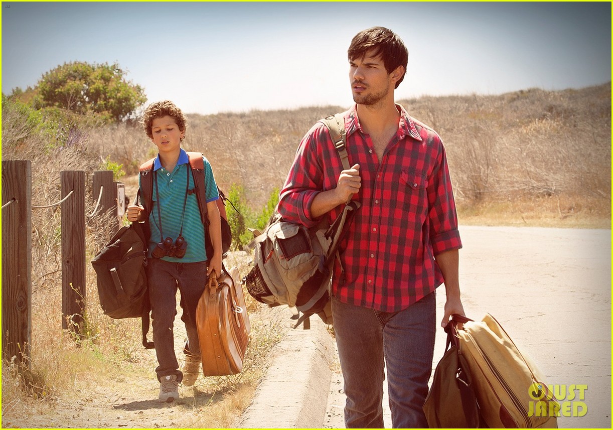 VIDEO: Taylor Lautner & Johanna Braddy Share A Kiss in 'Run The Tide ...