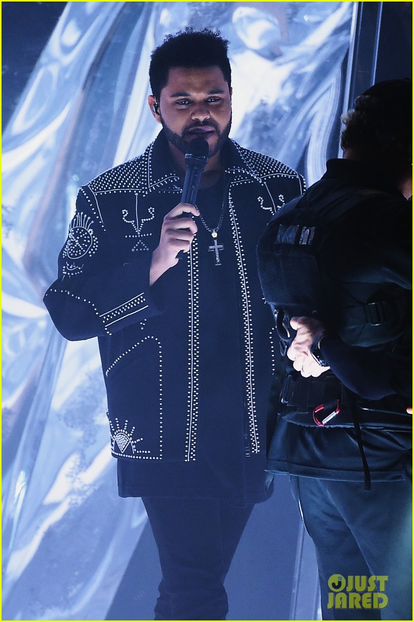 VIDEO: The Weeknd's AMAs 2016 Performance of 'Starboy' Is Amazing ...