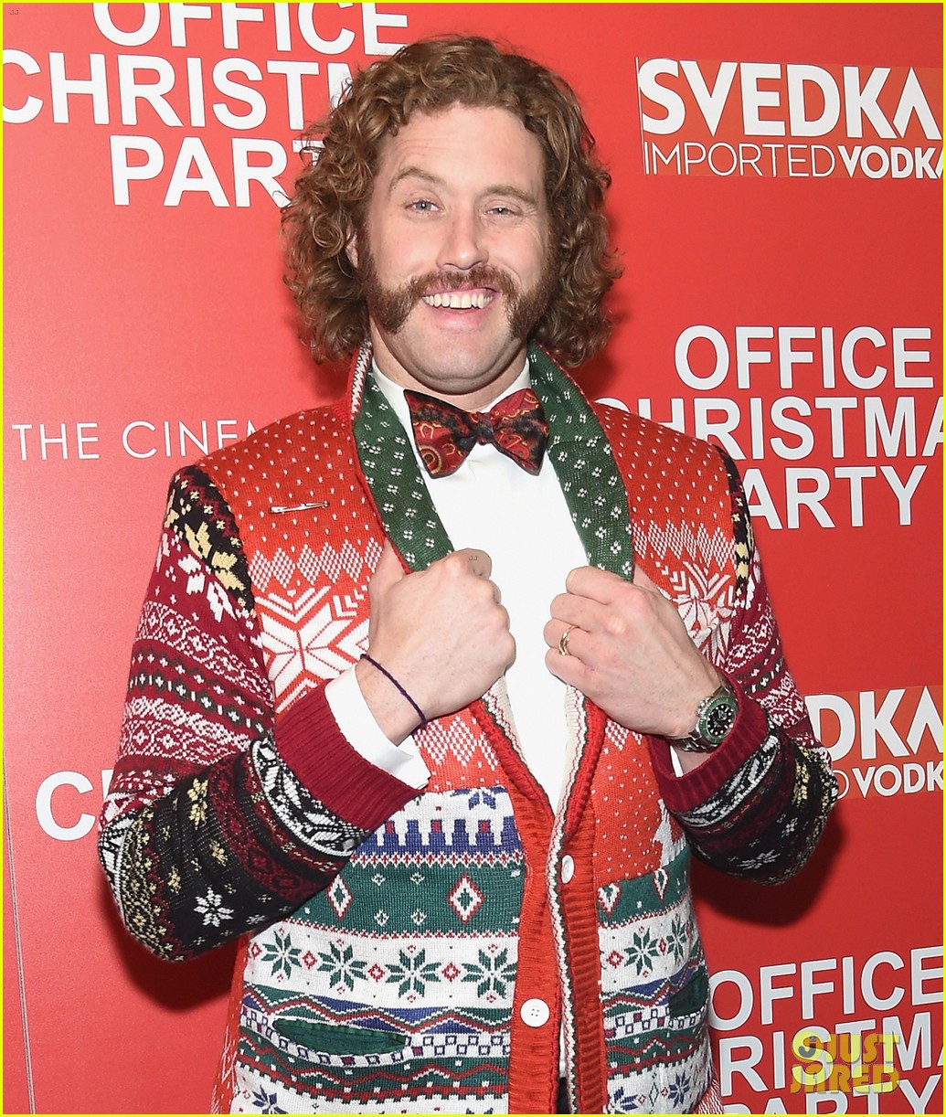 Jennifer Aniston & Jason Bateman Recall Their Holiday Party From Over ...