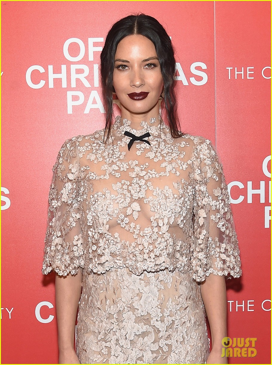 Jennifer Aniston & Jason Bateman Recall Their Holiday Party From Over ...