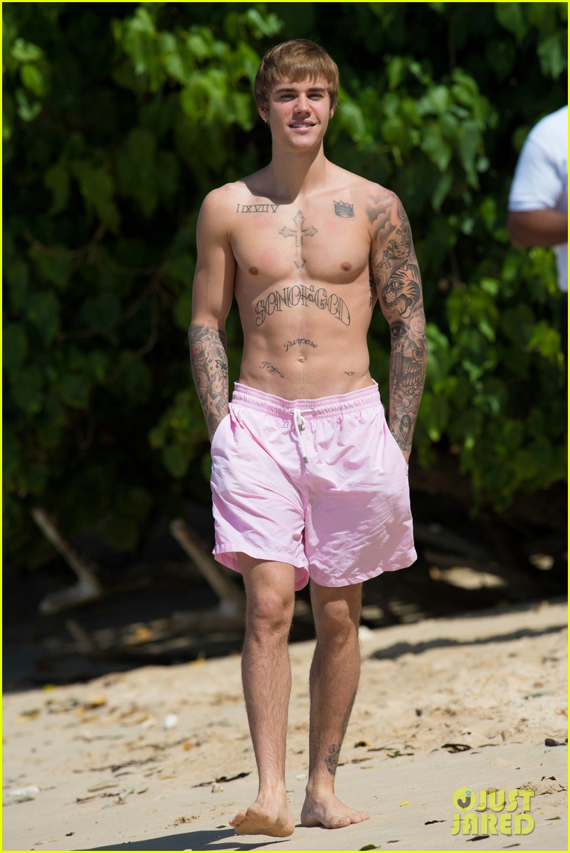 Justin Bieber's Body Is Ripped in New Shirtless Beach Photos!: Photo ...