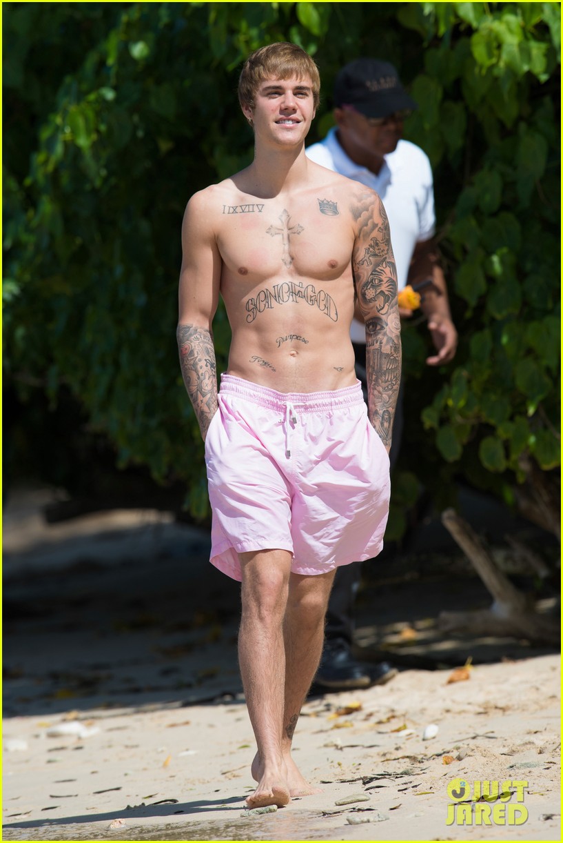 Justin Bieber's Body Is Ripped in New Shirtless Beach Photos!: Photo ...