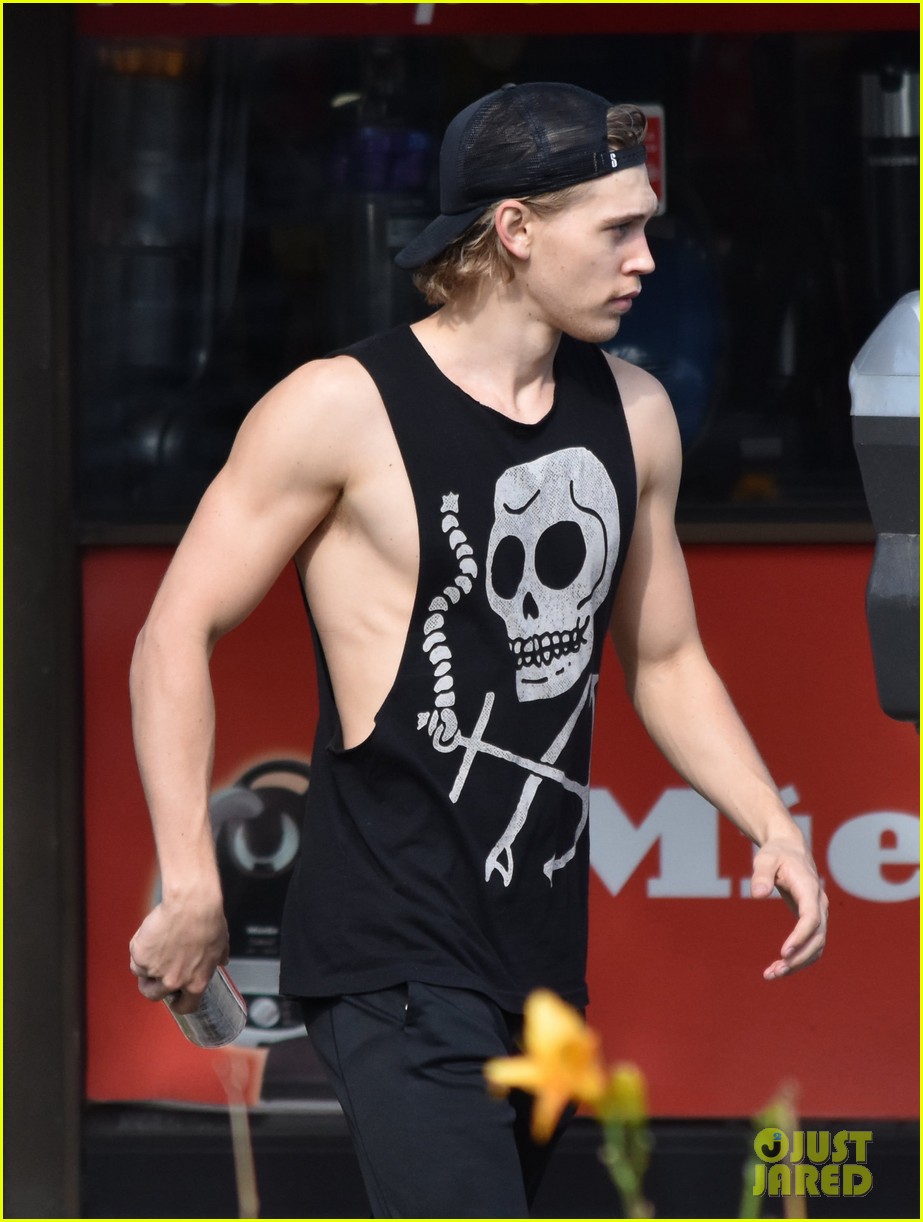Austin Butler Flexes His Muscles Outside the Gym: Photo 3822567 ...