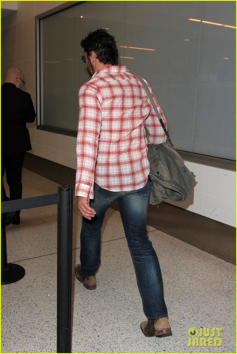 Newly Single Gerard Butler Catches a Solo Flight Out of LAX: Photo ...