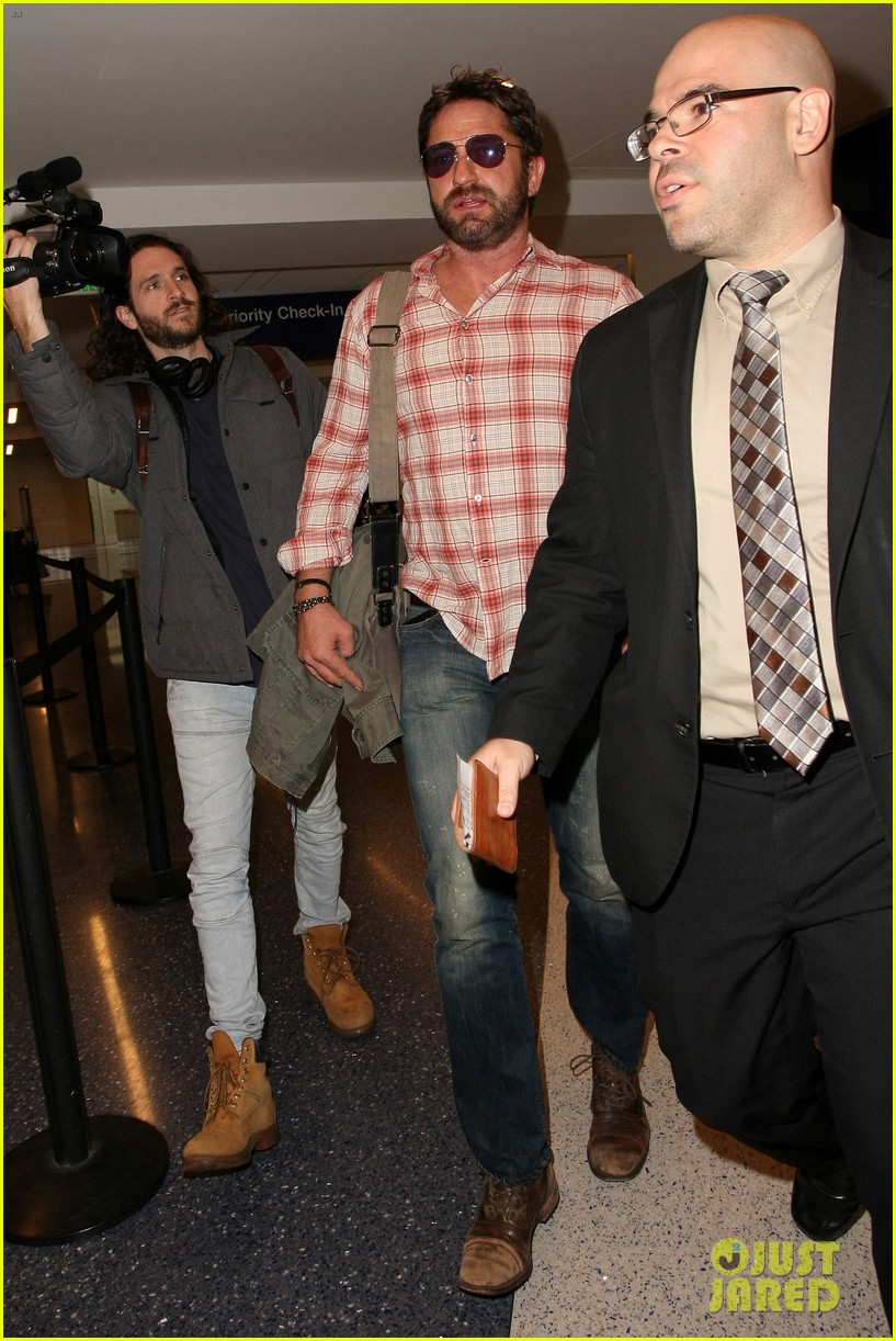 Newly Single Gerard Butler Catches a Solo Flight Out of LAX: Photo ...