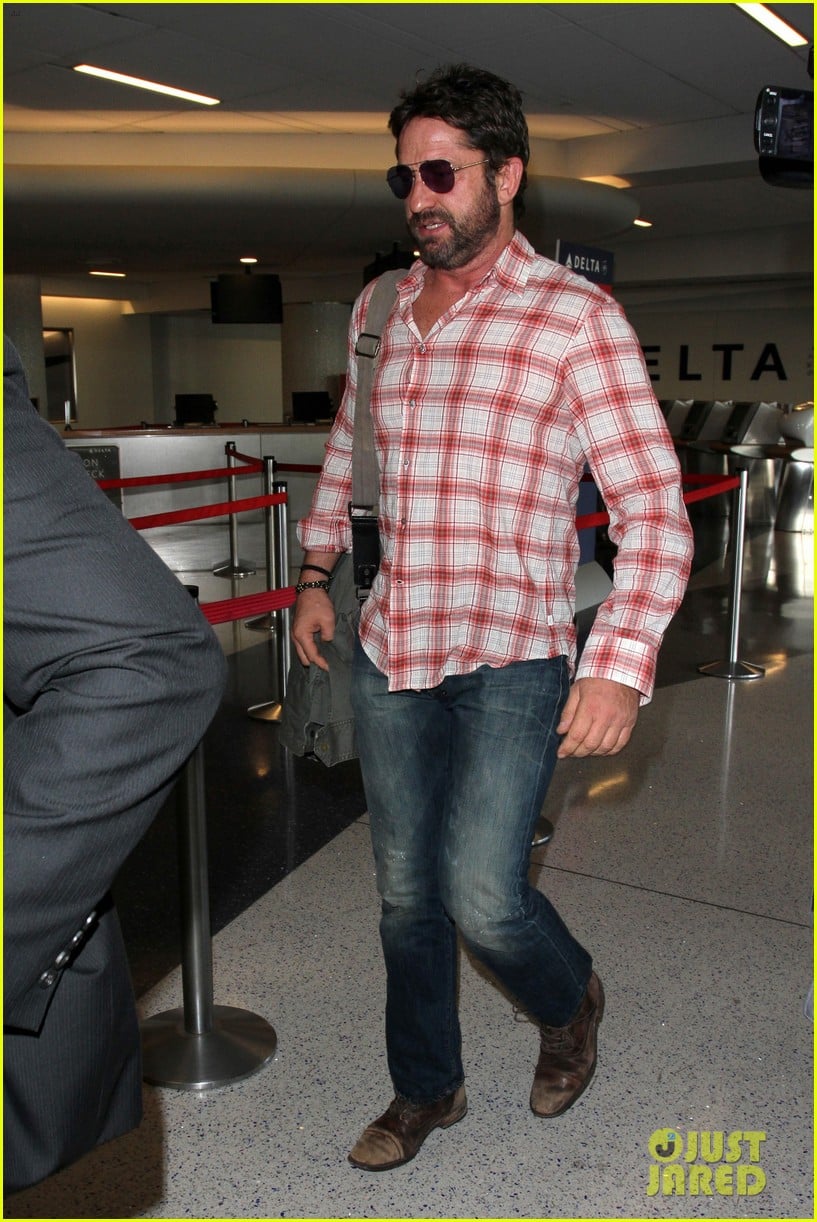 Newly Single Gerard Butler Catches a Solo Flight Out of LAX: Photo ...