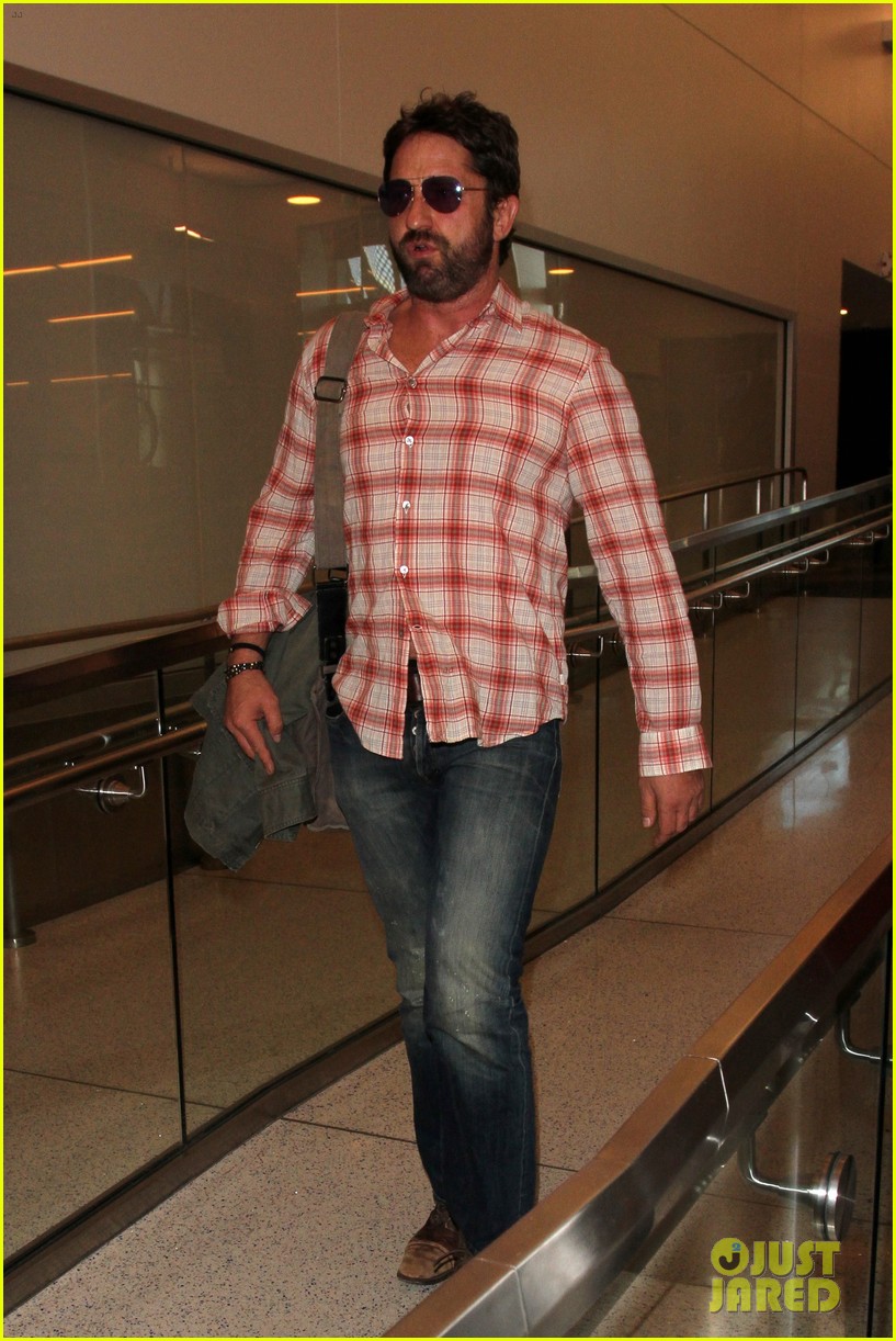 Newly Single Gerard Butler Catches a Solo Flight Out of LAX: Photo ...