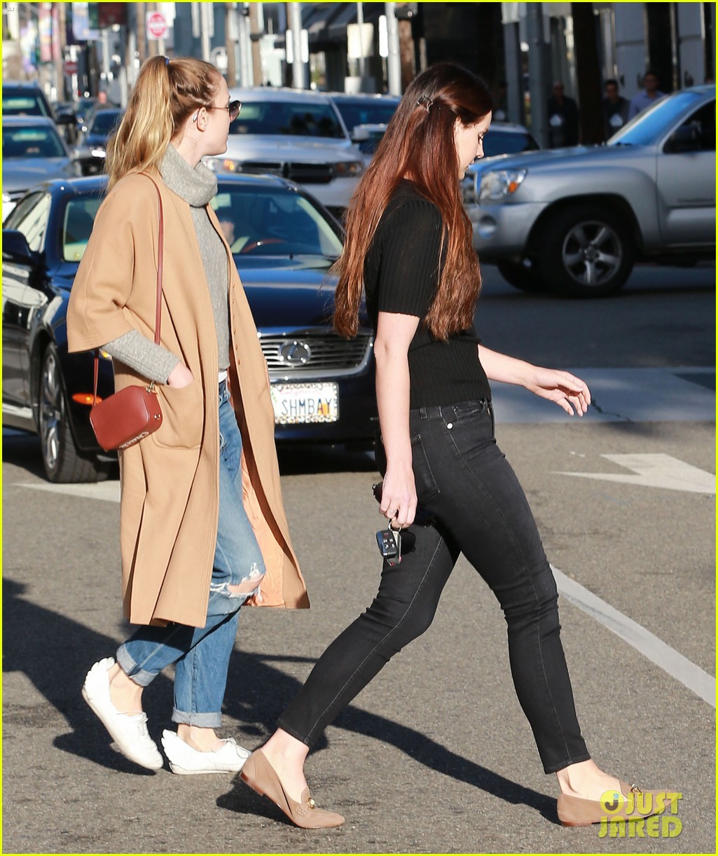 Lana Del Rey Gets In Christmas Shopping with Her Sister Chuck: Photo ...