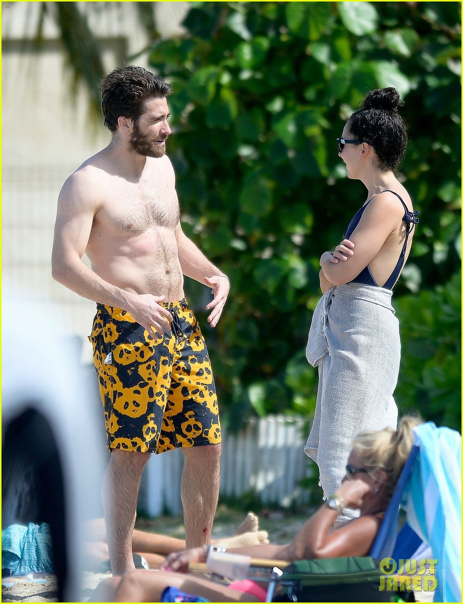 Jake Gyllenhaal Goes Shirtless in St. Barts, Takes a Surfing Lesson with Greta Caruso!: Photo ...