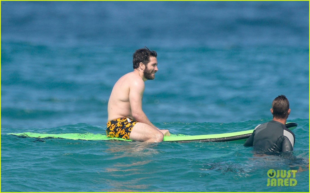 Jake Gyllenhaal Goes Shirtless in St. Barts, Takes a Surfing Lesson with Greta Caruso!: Photo ...