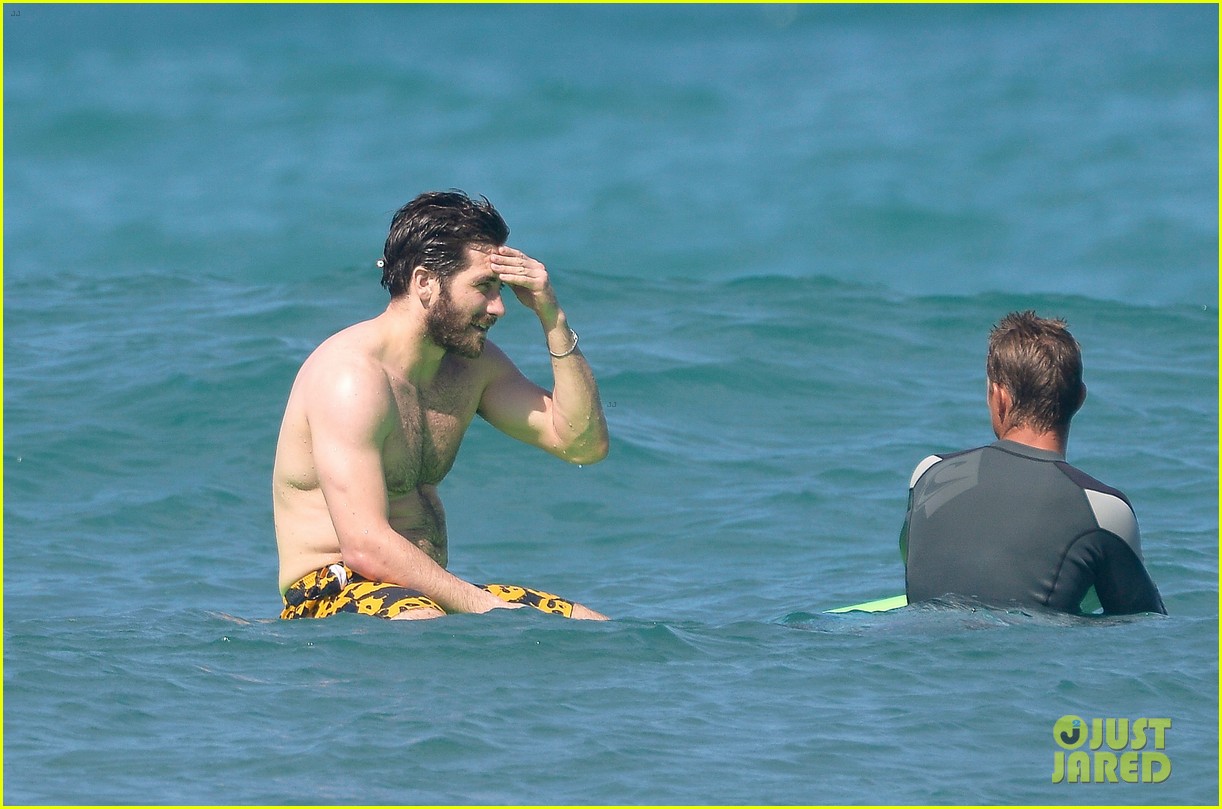 Jake Gyllenhaal Goes Shirtless in St. Barts, Takes a Surfing Lesson with Greta Caruso!: Photo ...