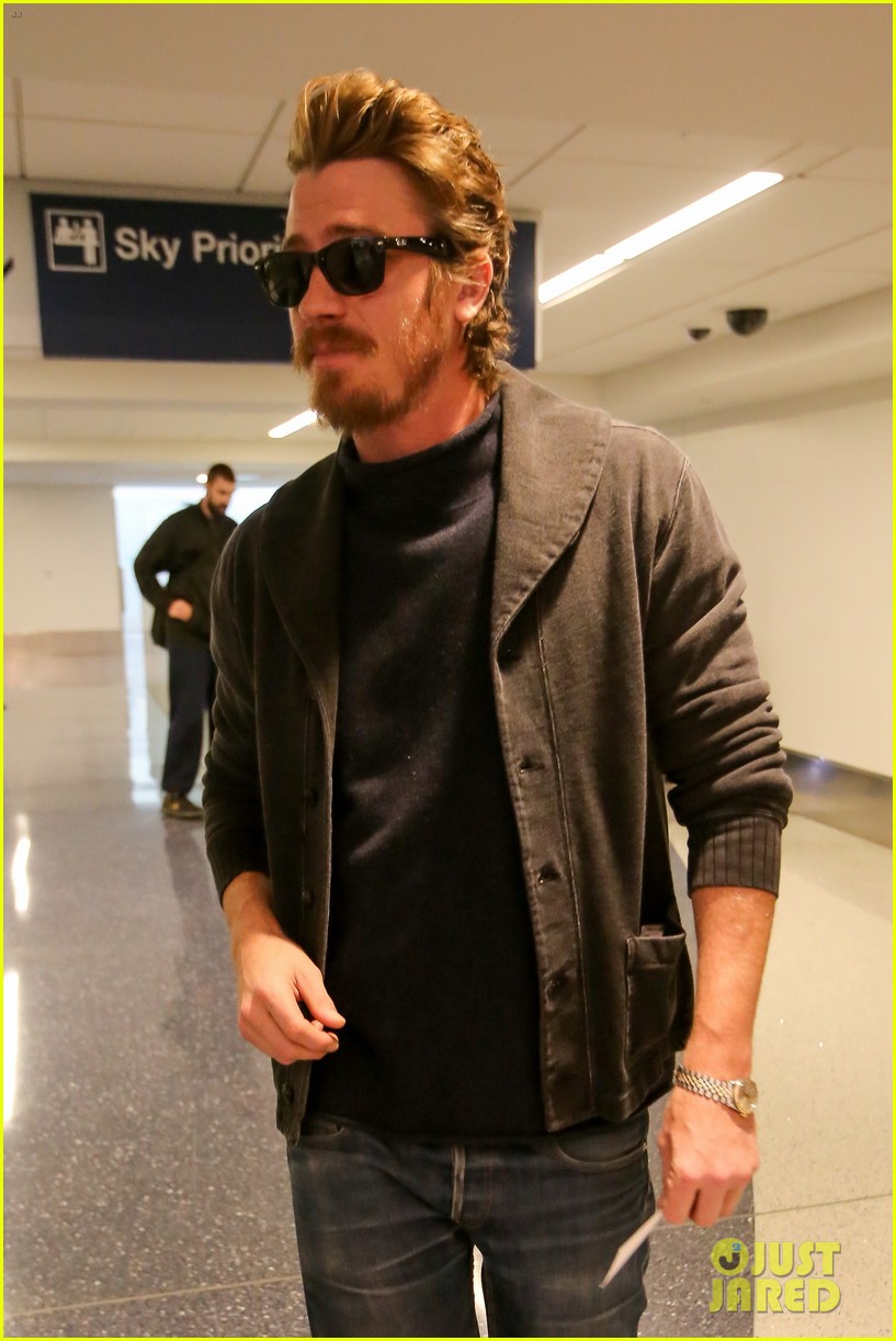 Garrett Hedlund is All Smiles Arriving at LAX: Photo 3834153 | Garrett ...