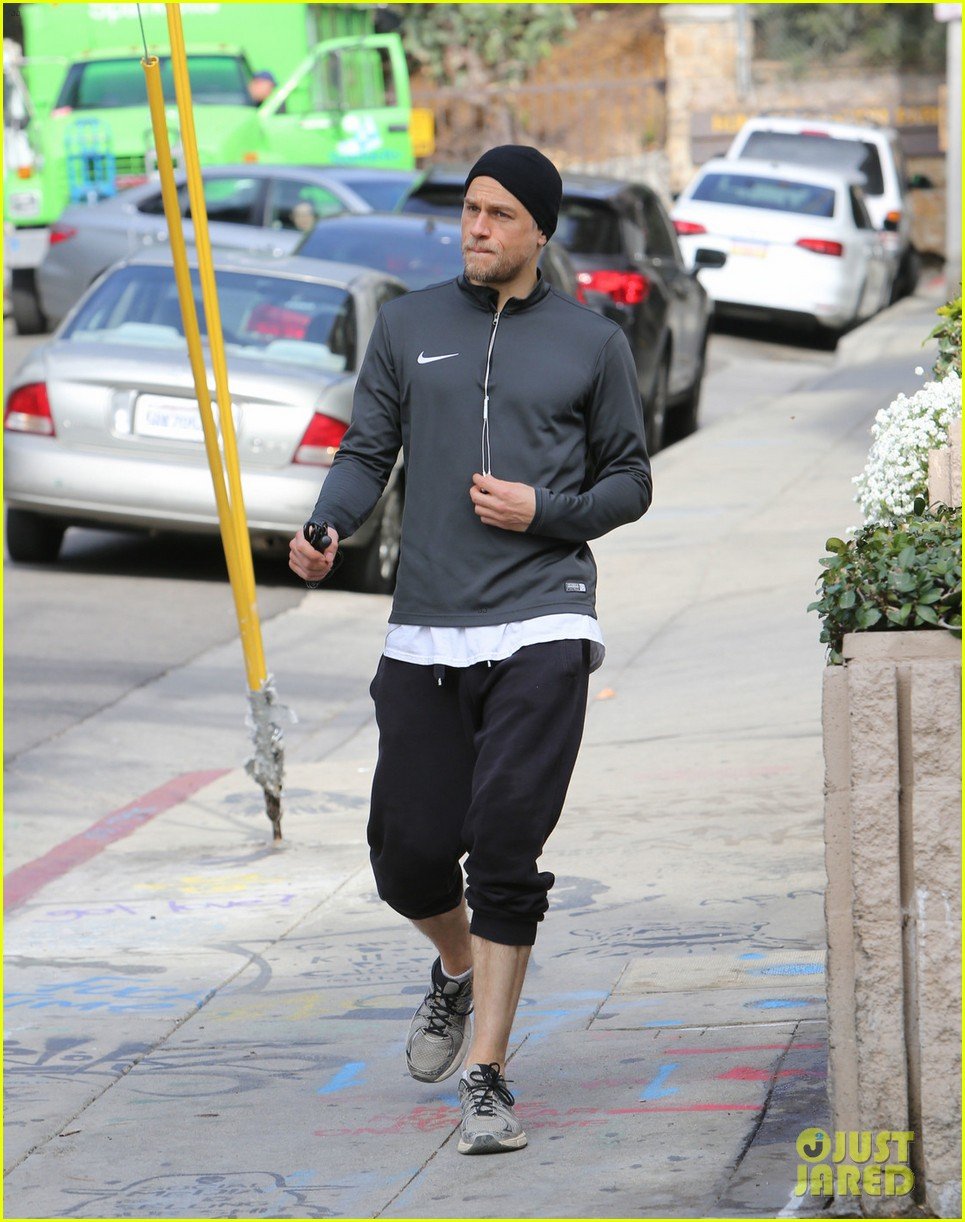 Charlie Hunnam Goes for Morning Hike at Runyon Canyon!: Photo 3824778 ...