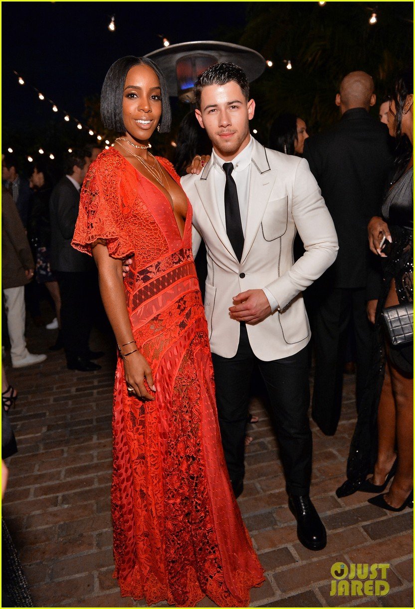 Nick Jonas Shows Off His Ripped Arms in Hot Snapchat Pics!: Photo ...