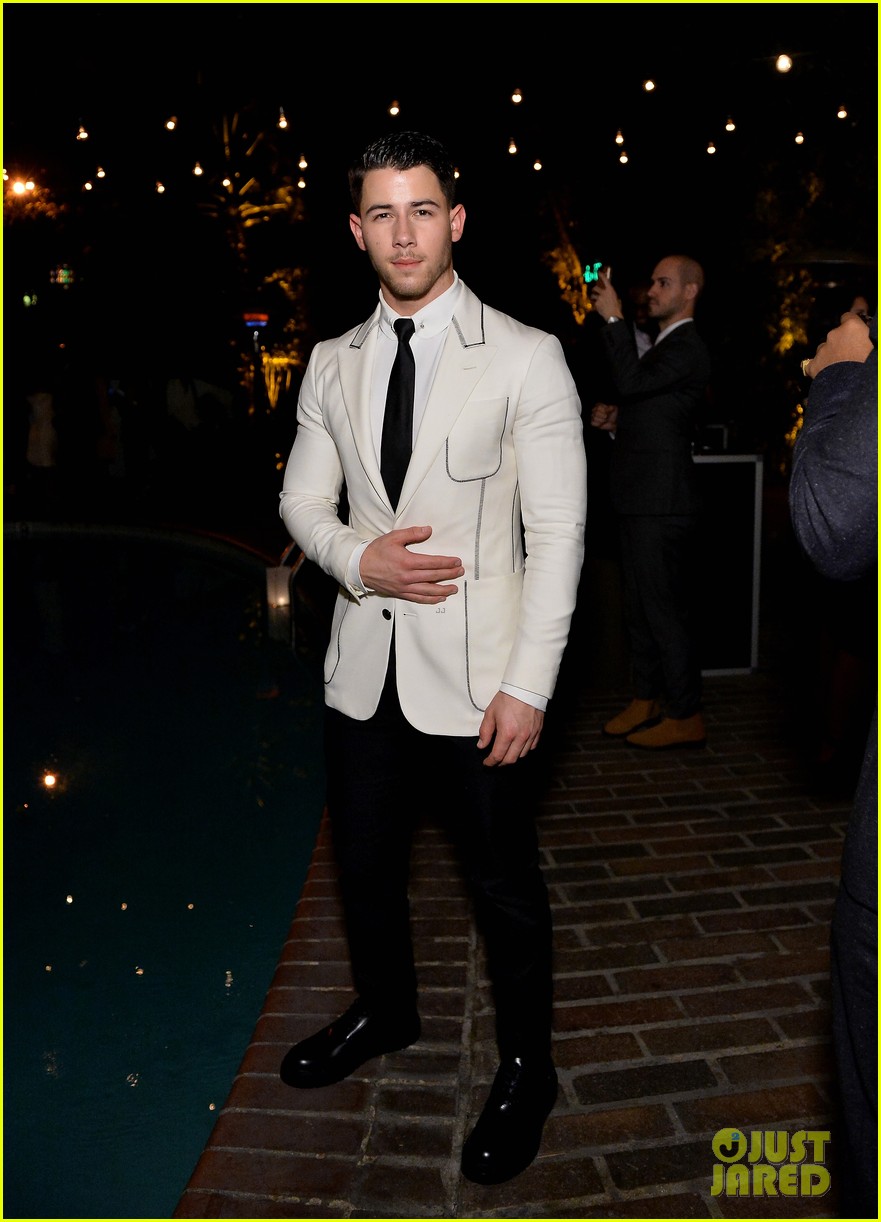 Nick Jonas Shows Off His Ripped Arms in Hot Snapchat Pics!: Photo ...