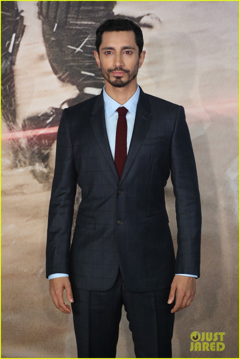 Felicity Jones & 'Rogue One' Cast Attend the UK Premiere!: Photo ...