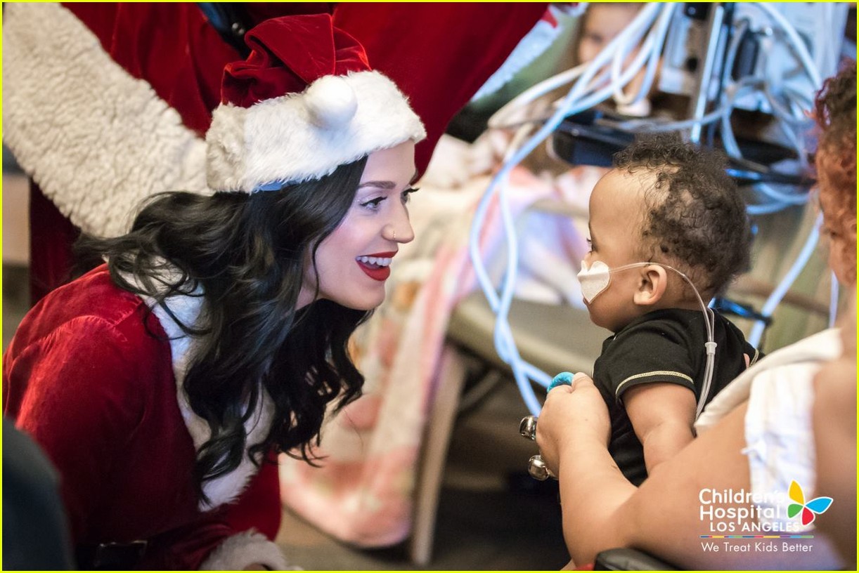 Katy Perry & Orlando Bloom Dress as Santa & Mrs. Claus for Children's ...