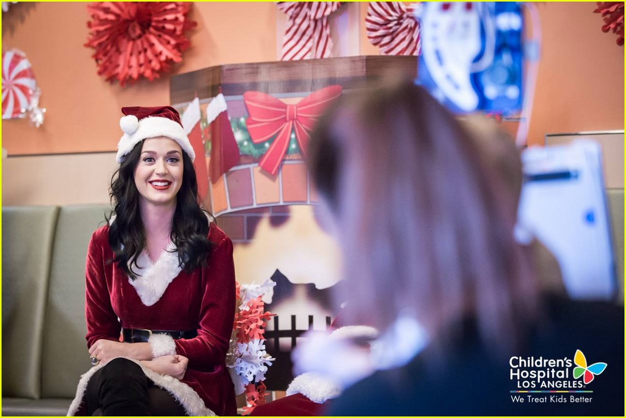 Katy Perry & Orlando Bloom Dress as Santa & Mrs. Claus for Children's ...