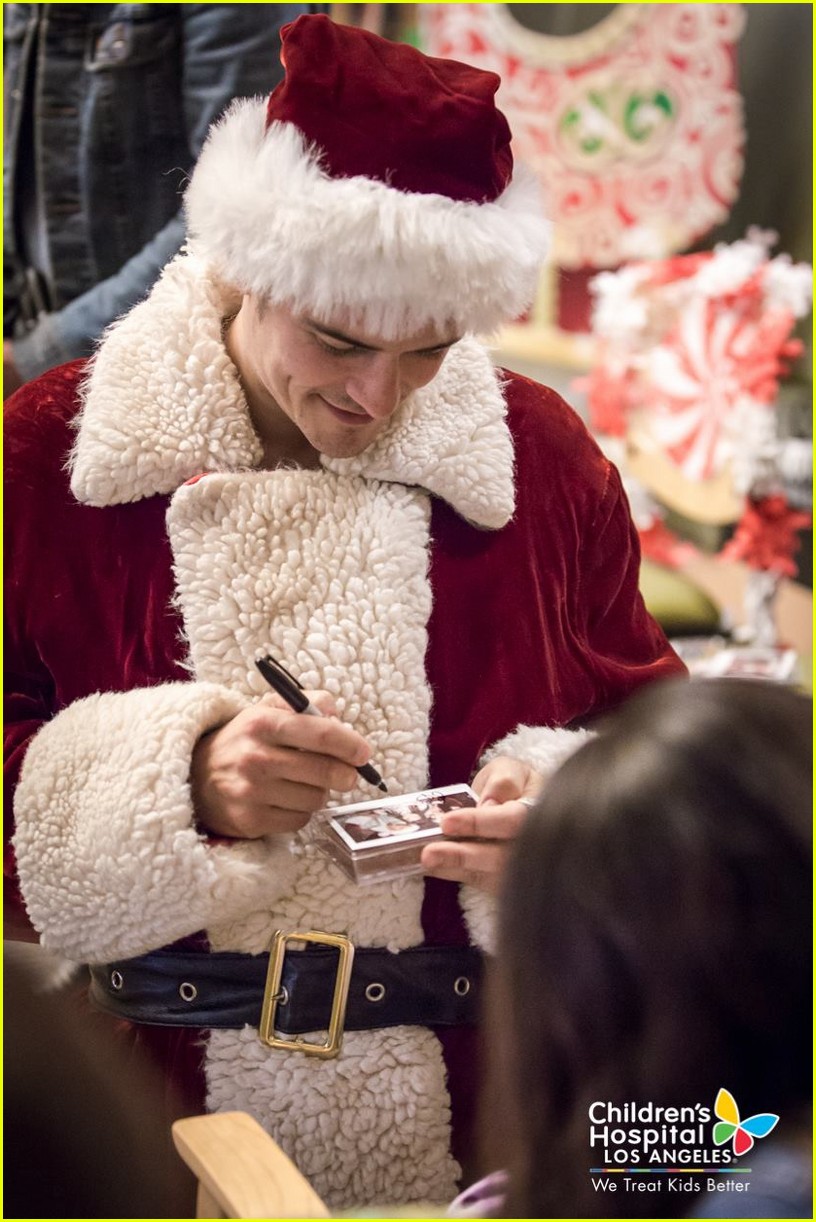 Katy Perry & Orlando Bloom Dress as Santa & Mrs. Claus for Children's ...