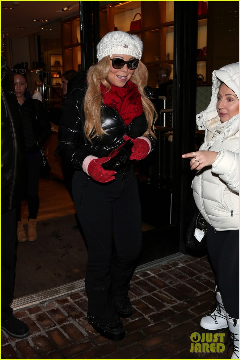 Photo Mariah Carey Keeps Releasing New Christmas Music Videos 19 photo-mariah-carey-keeps-releasing-new-christmas-music-videos-19