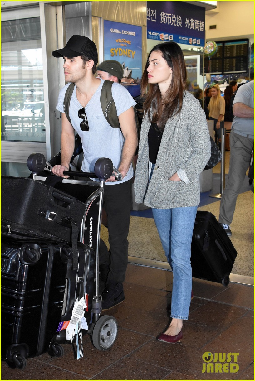 Phoebe Tonkin And Harry Styles