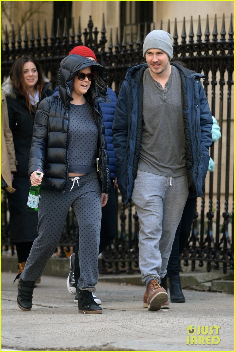 Amy Schumer Goes Ice Skating with Boyfriend Ben Hanisch!: Photo 3832789 ...