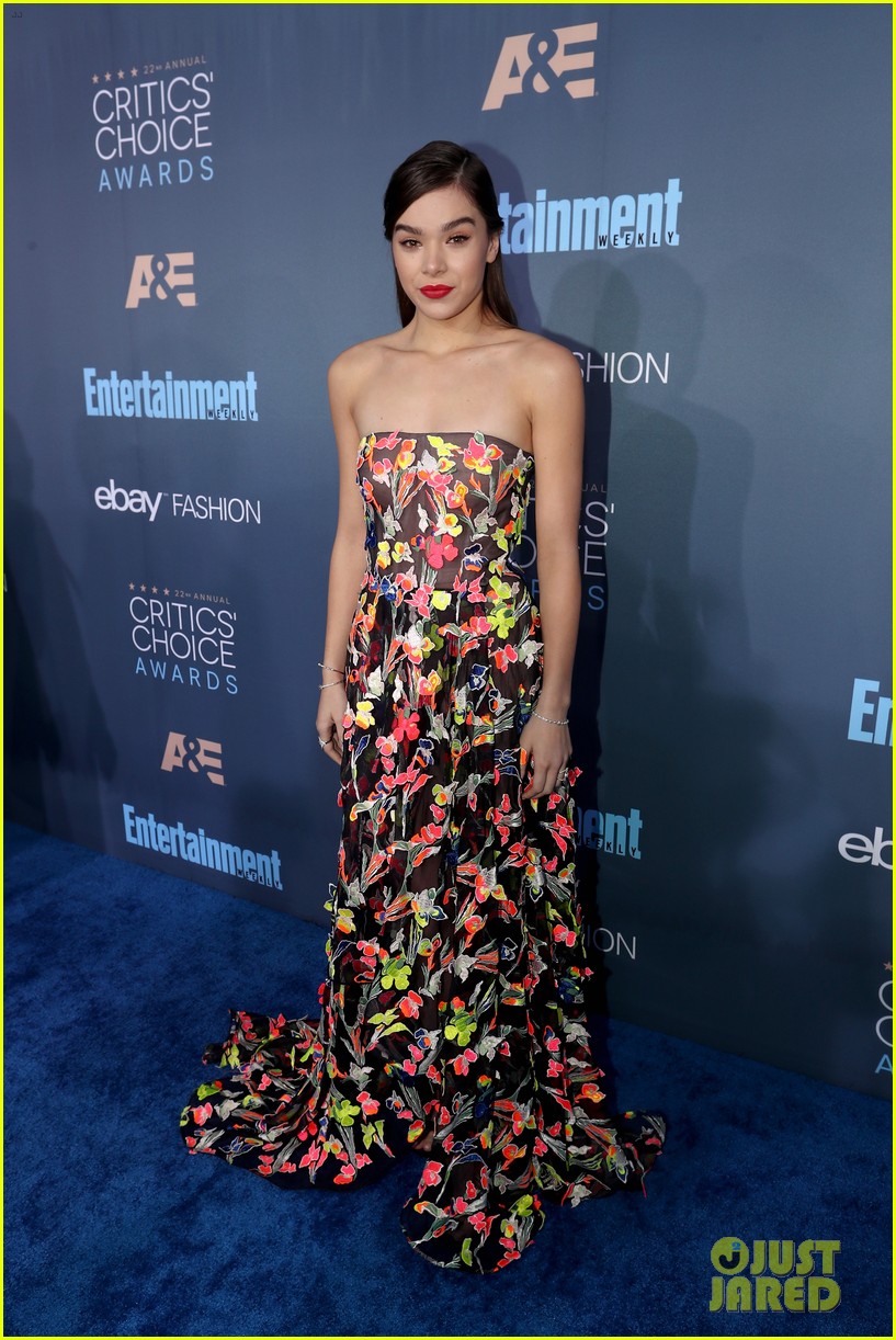 Hailee Steinfeld Reunites with 'True Grit' Co-Star Jeff Bridges at ...