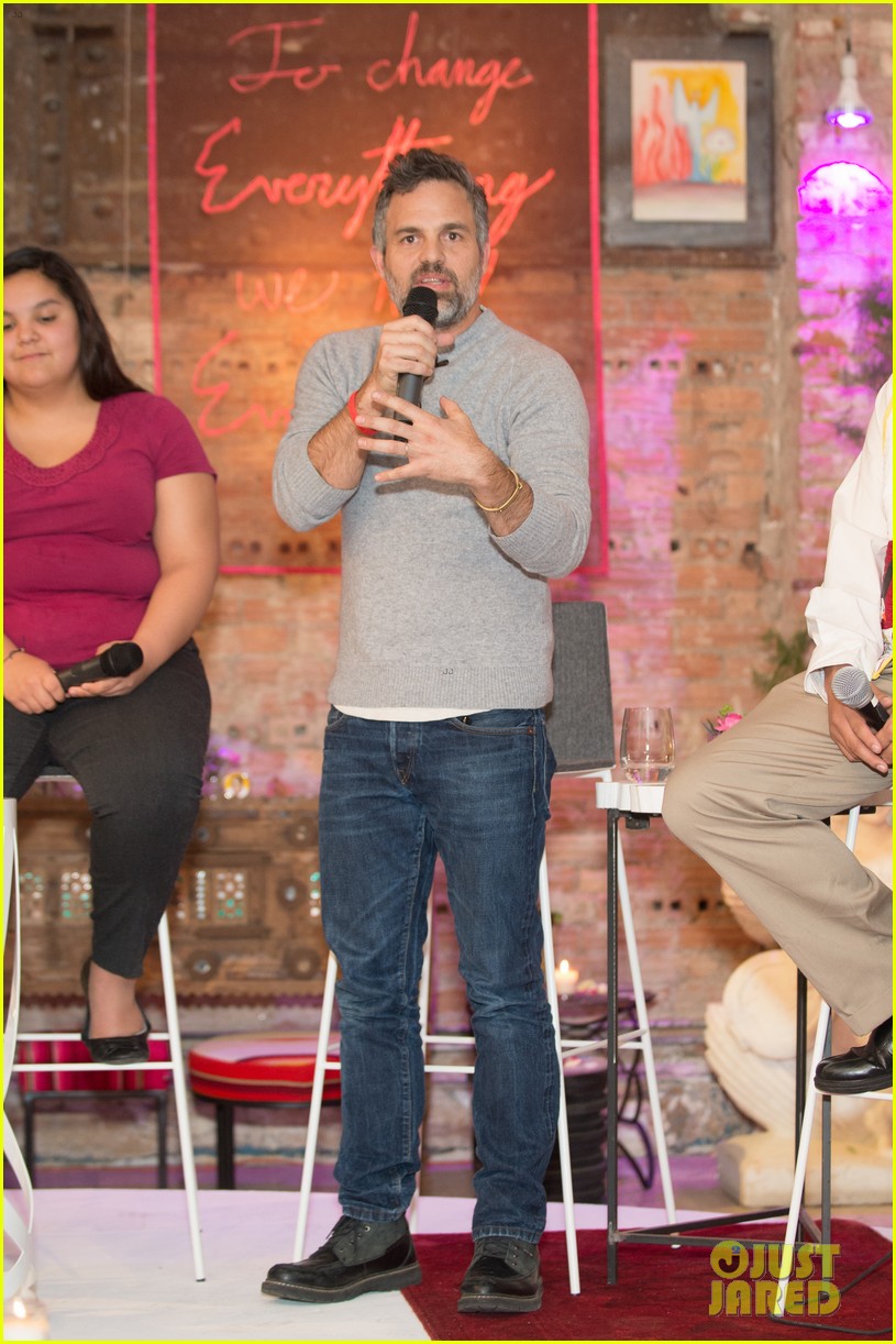 Shailene Woodley & Mark Ruffalo Join Forces at Stand With Standing Rock ...