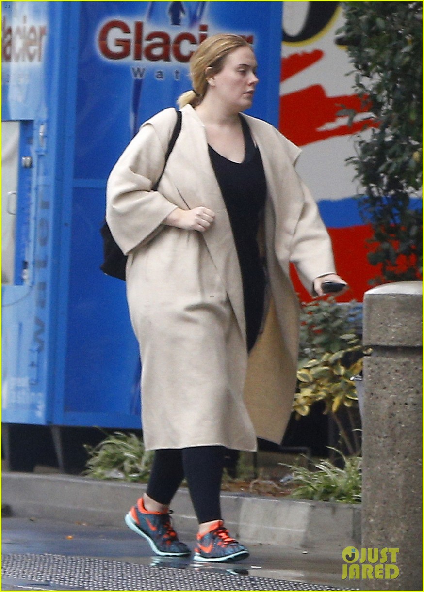 Adele Braves the Rain to Go Grocery Shopping: Photo 3842044 | Adele ...