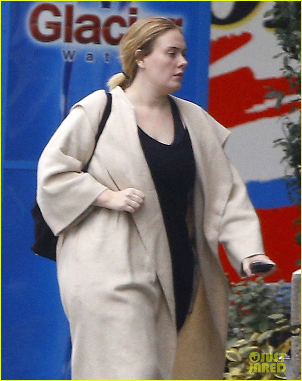 Adele Braves the Rain to Go Grocery Shopping: Photo 3842050 | Adele ...