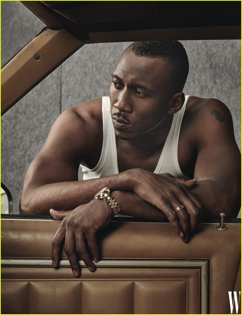 Casey Affleck Flaunts Six Pack Abs for Shirtless 'W Mag' Photo!: Photo ...