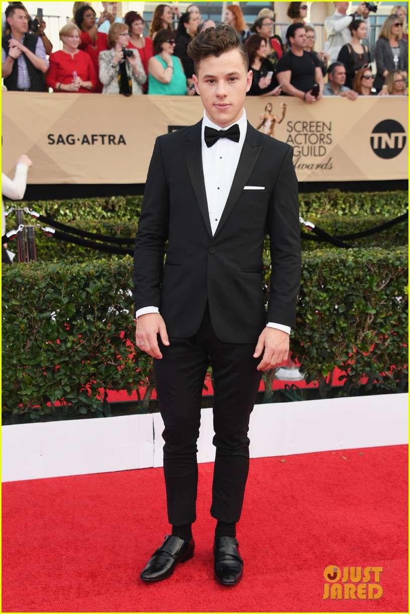 Ariel Winter Brings Boyfriend Levi Meaden To SAG Awards 2017: Photo 3849371 | Ariel Winter ...