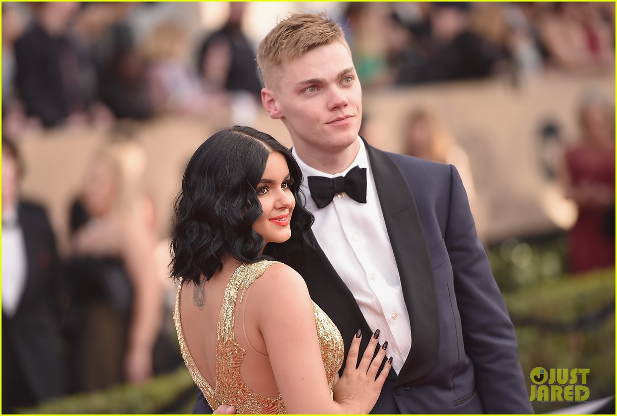Ariel Winter Brings Boyfriend Levi Meaden To SAG Awards 2017: Photo 3849377 | Ariel Winter ...