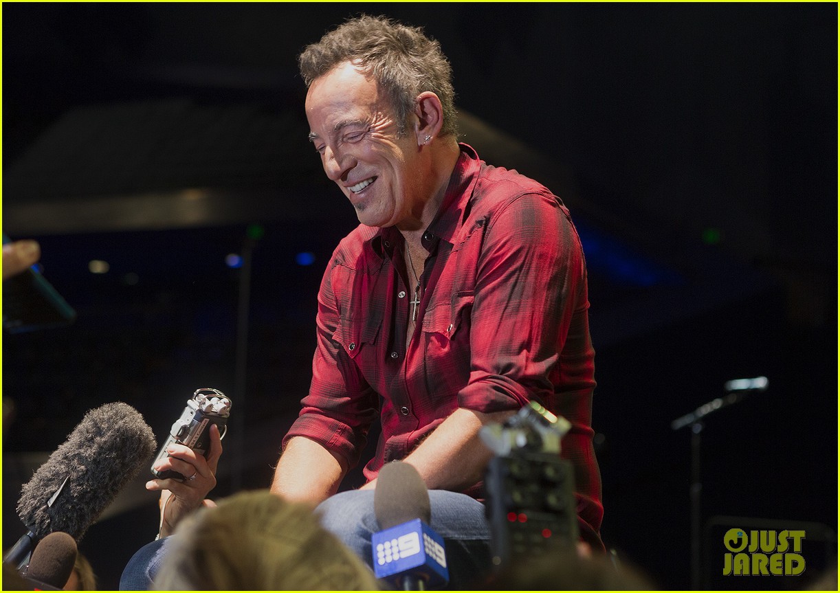 VIDEO: Bruce Springsteen Sends Love to Women's March Participants ...