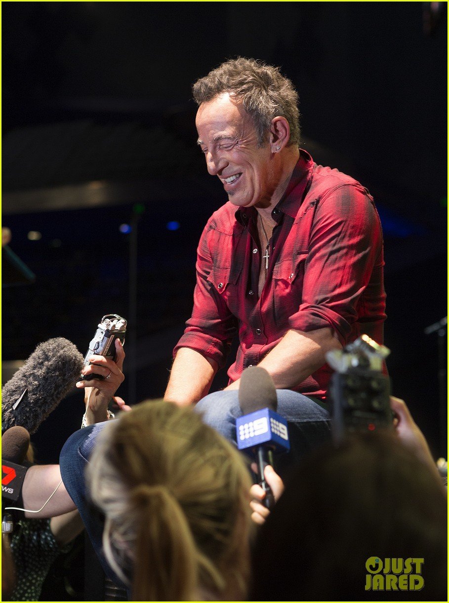 VIDEO: Bruce Springsteen Sends Love to Women's March Participants ...