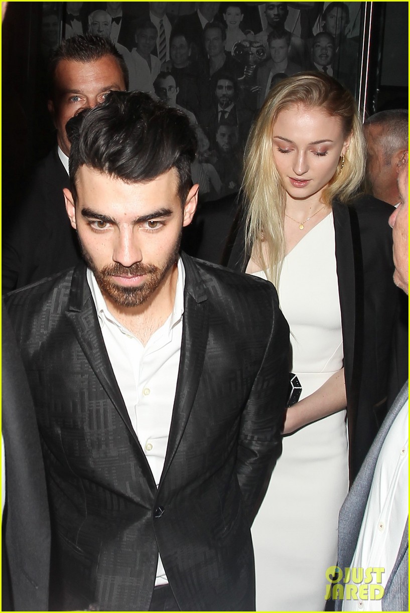 Lily Collins & Sophie Turner Get Ready for Globes at CAA Party: Photo ...