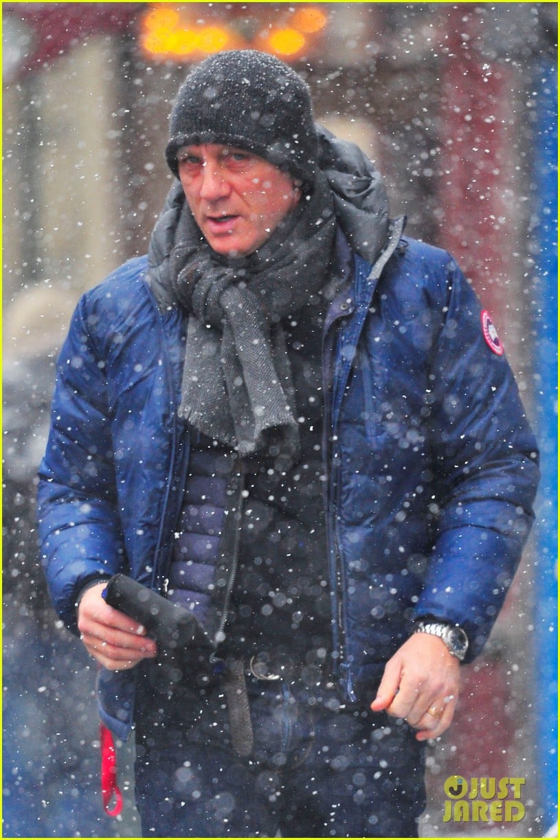 Daniel Craig Gets Caught in the New York City Snow Storm: Photo 3838219 ...