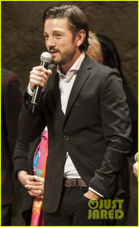 Diego Luna Steps Out Amid Suki Waterhouse Dating Rumors: Photo 3845566 ...