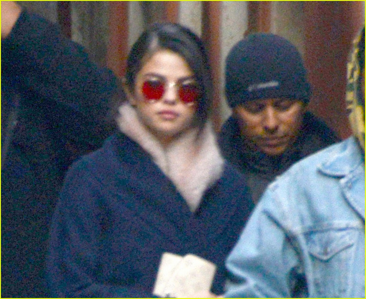 Selena Gomez & The Weeknd Kiss & Cuddle During Romantic Getaway!: Photo ...