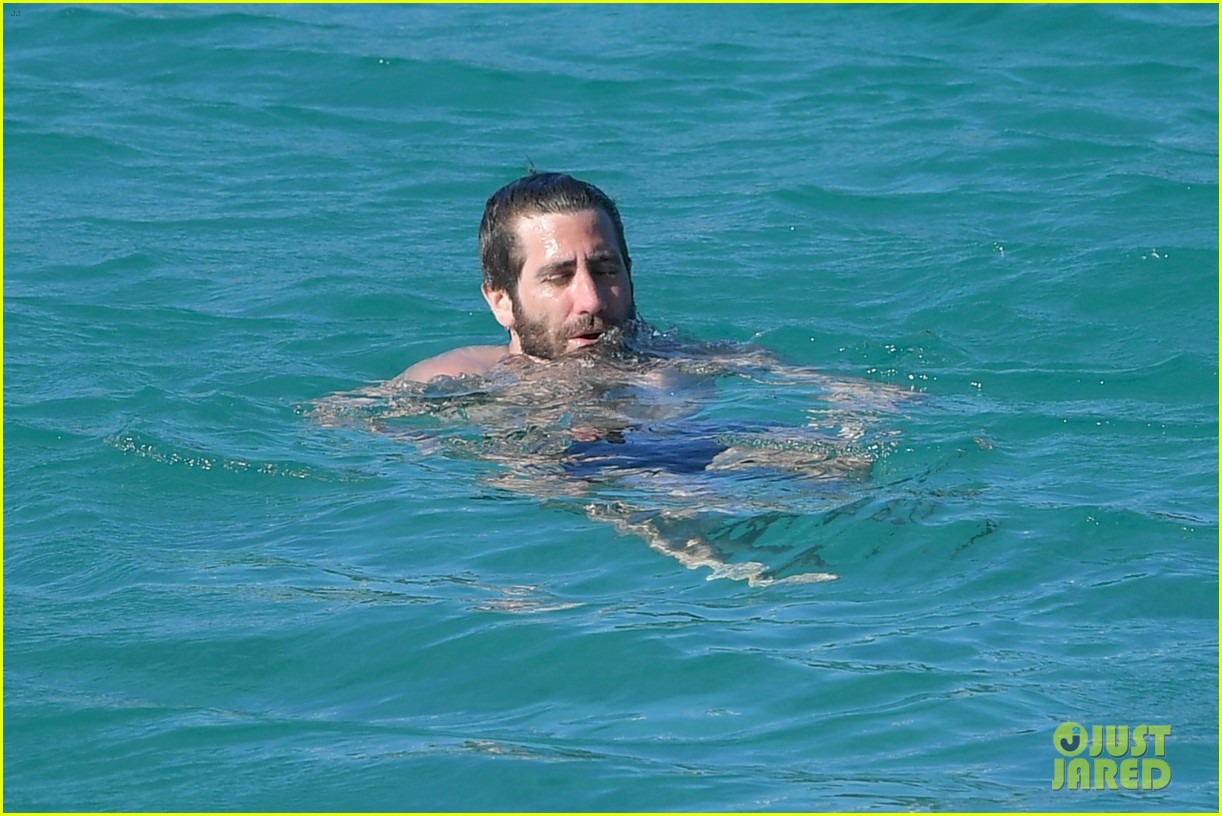 Jake Gyllenhaal Goes Shirtless for a Dip in the Ocean: Photo 3835355 ...
