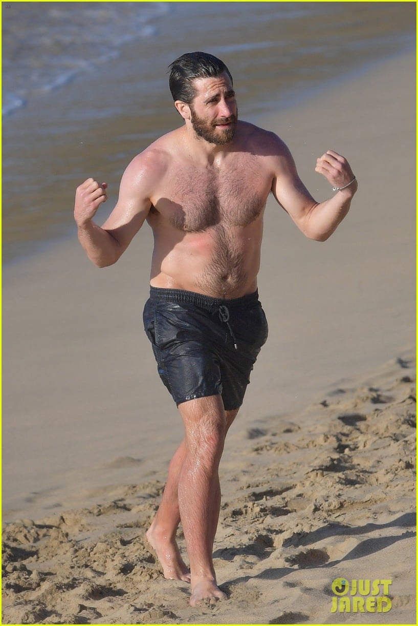 Jake Gyllenhaal Goes Shirtless for a Dip in the Ocean: Photo 3835356 ...
