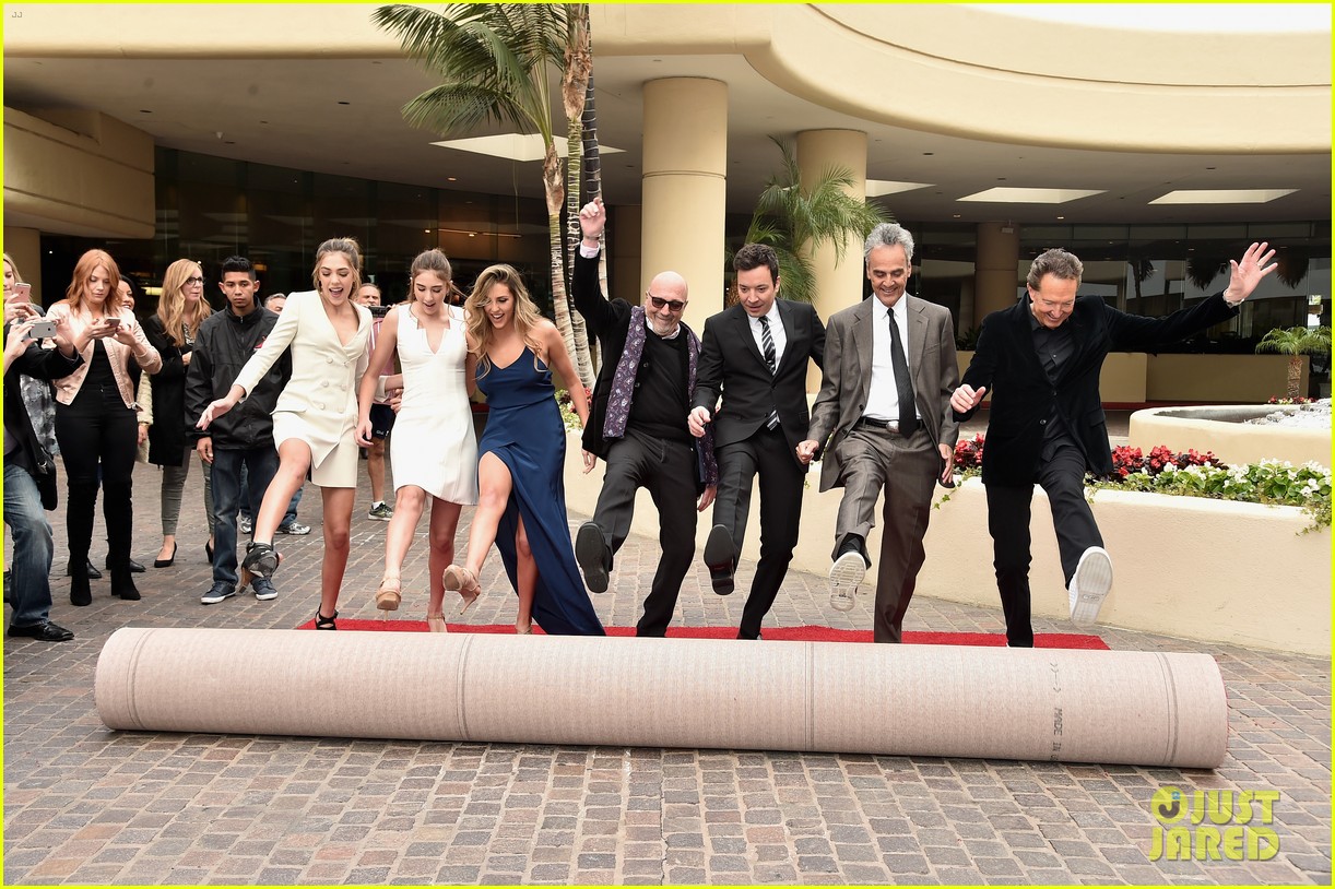 Jimmy Fallon Rolls Out the Red Carpet for the Golden Globes 2017: Photo ...