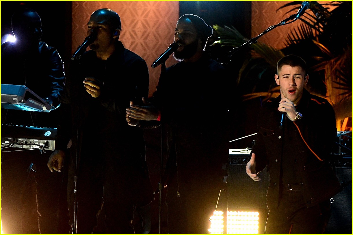 Carly Rae Jepsen Debuts New Look at NHL Game Performance with Nick ...