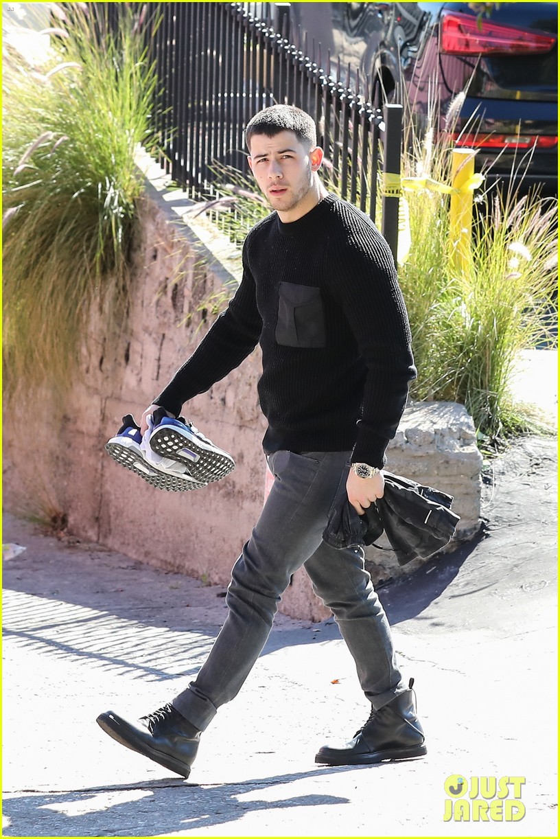 Nick Jonas Gets Ripped By Working Out Six Days a Week: Photo 3848301 ...