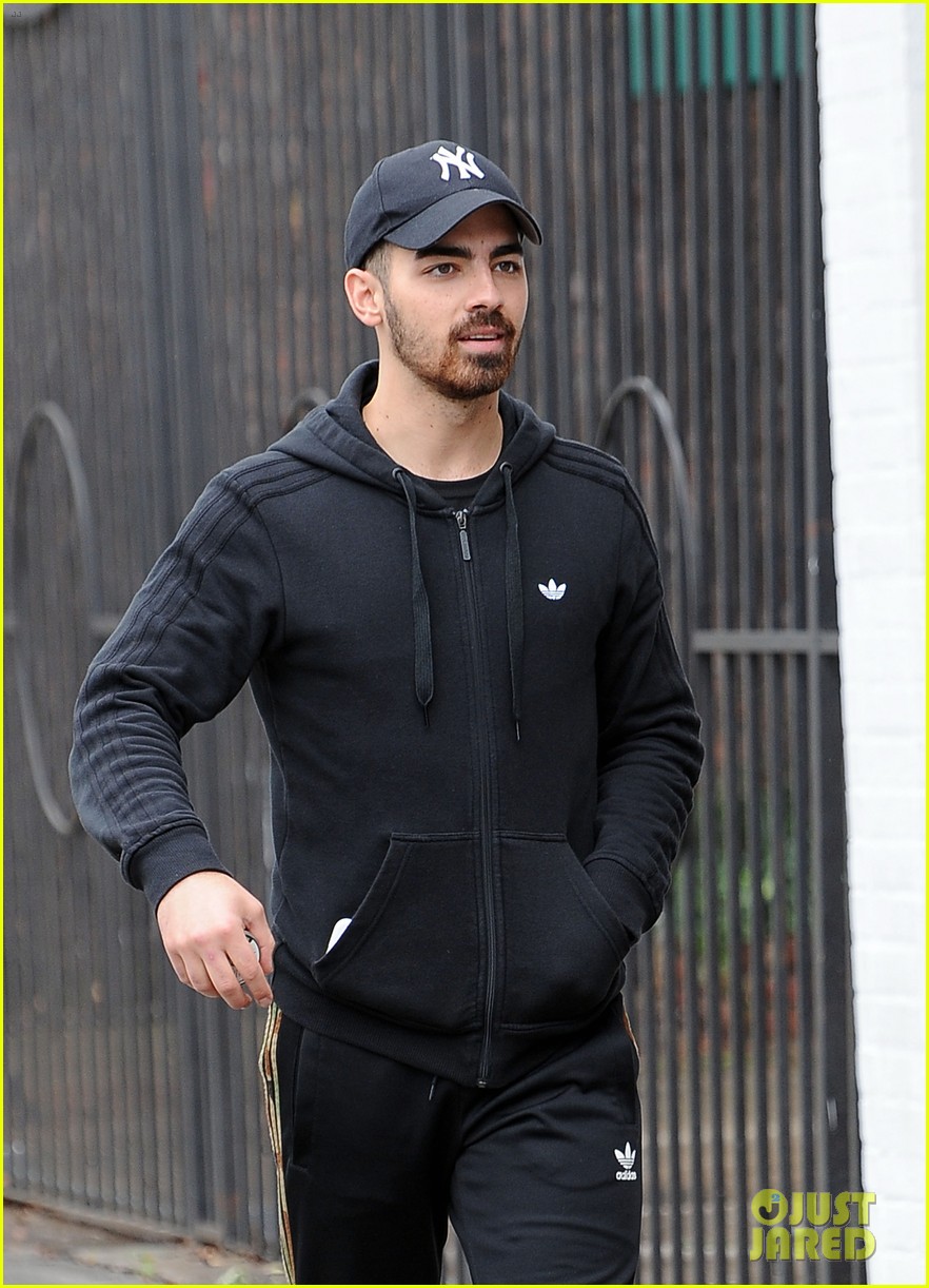 VIDEO: Joe Jonas Strips Down in Steamy Guess Underwear Campaign: Photo ...