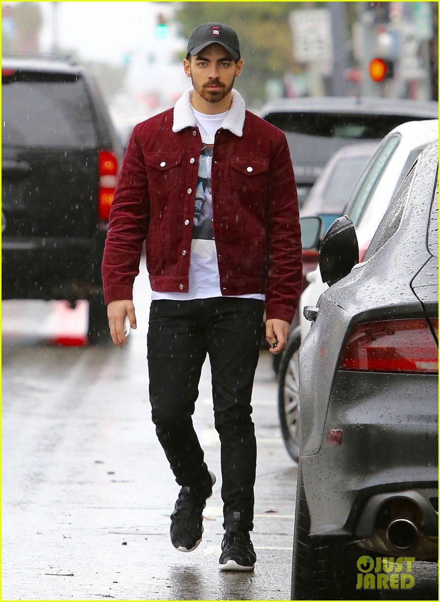 VIDEO: Joe Jonas Strips Down in Steamy Guess Underwear Campaign: Photo ...