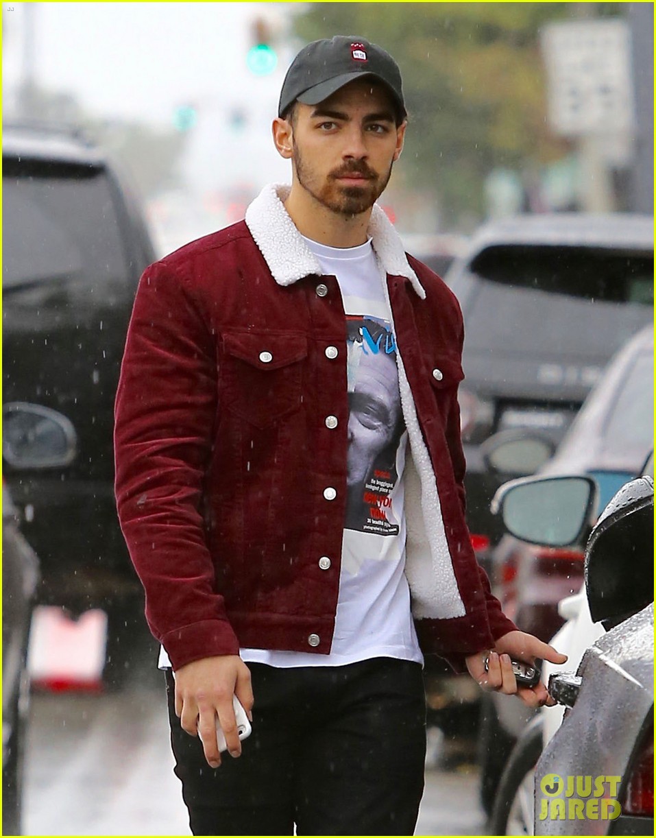 VIDEO: Joe Jonas Strips Down in Steamy Guess Underwear Campaign: Photo ...