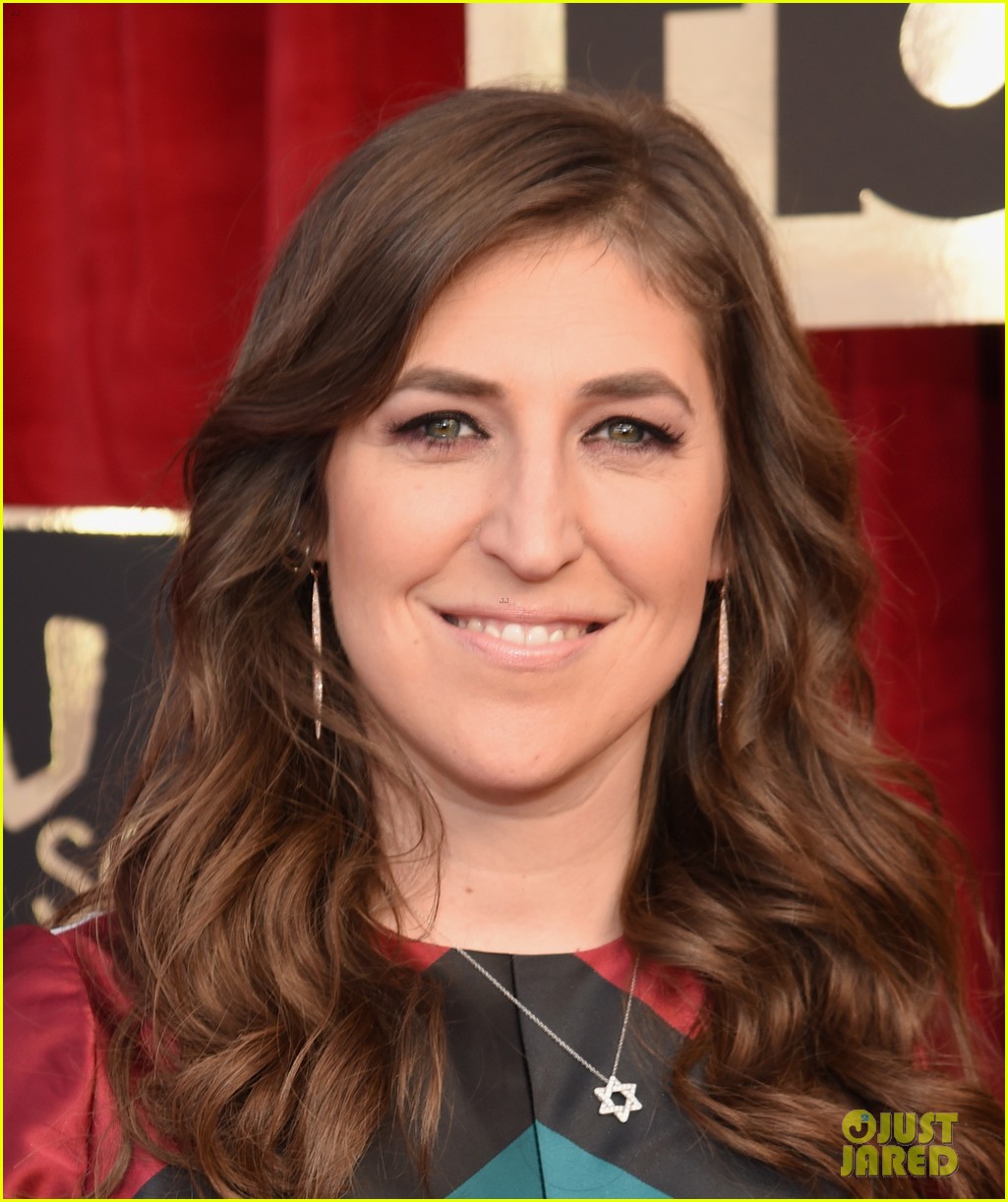 VIDEO: Kaley Cuoco is Not Too Pleased With Jim Parsons at SAG Awards ...