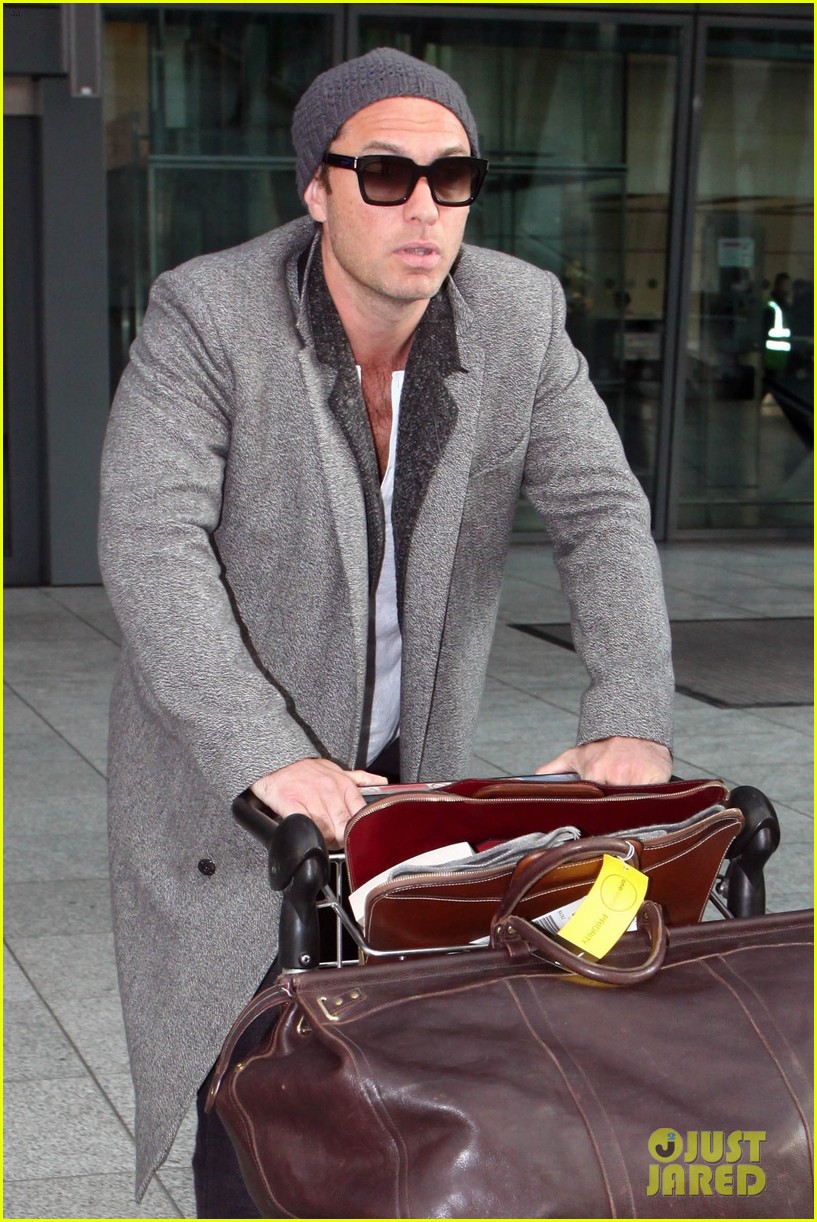 Jude Law Was Always the First Choice for 'Young Pope': Photo 3844055 ...